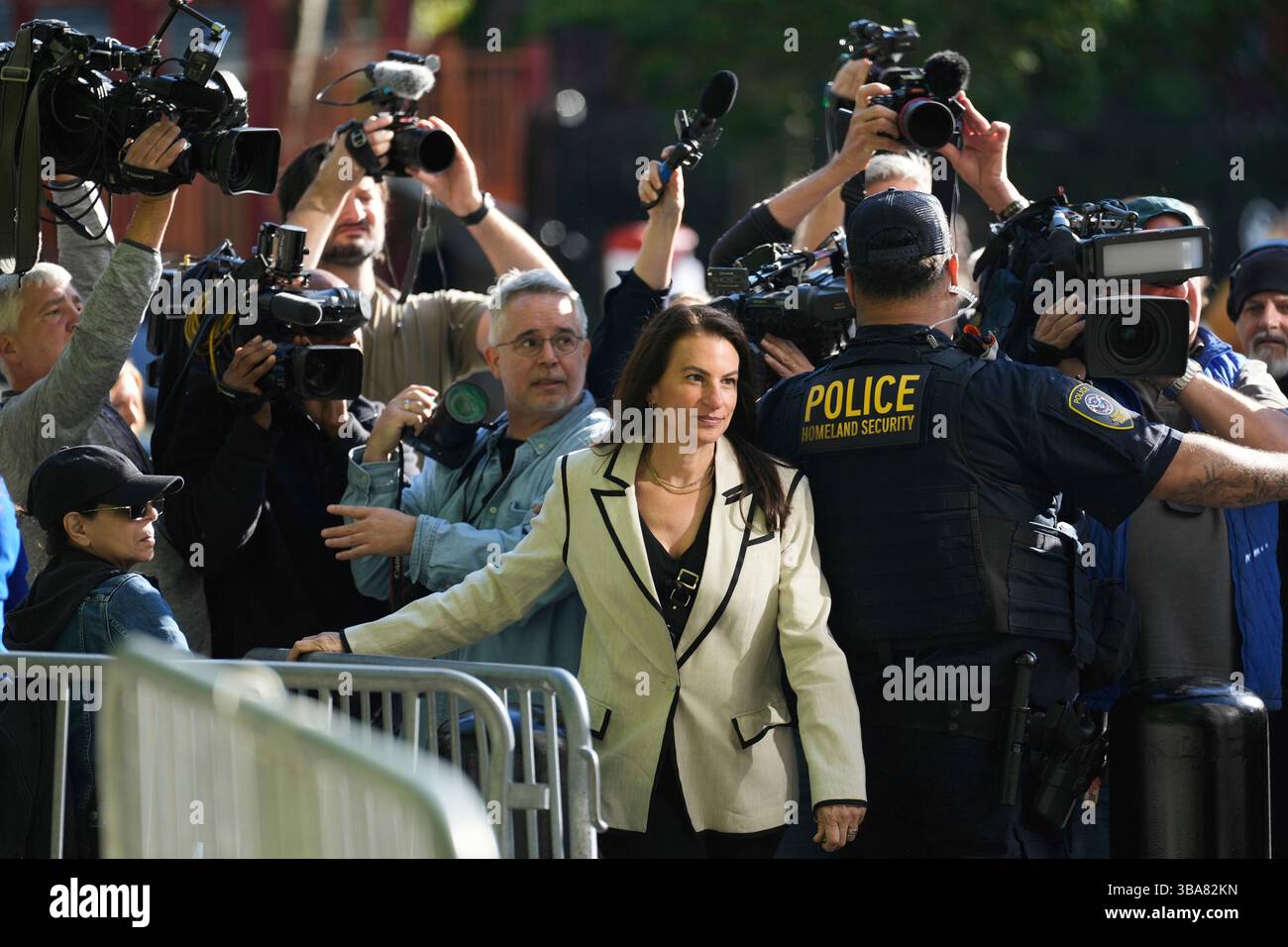 Attorney Karen Friedman Agnifilo arrives to the courthouse in New York ...