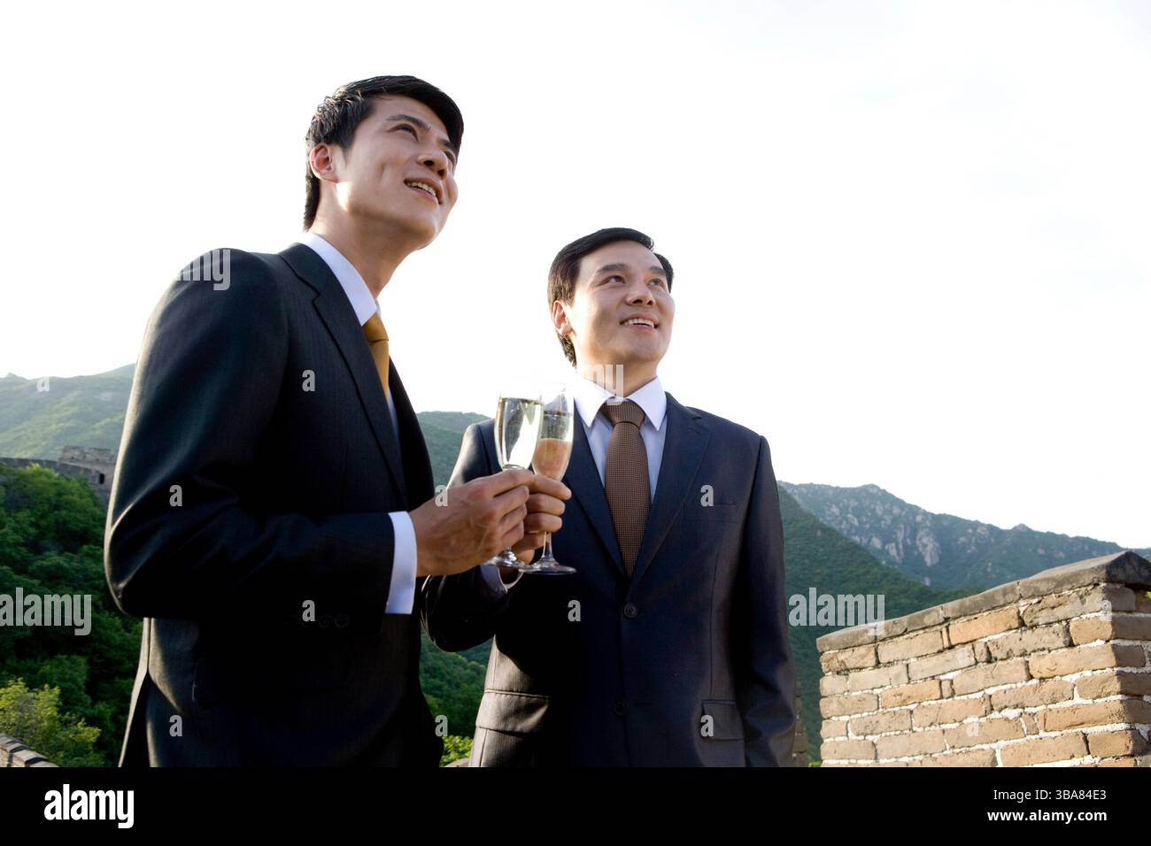 Chinese businessmen having champagne on the Great Wall Stock Photo - Alamy