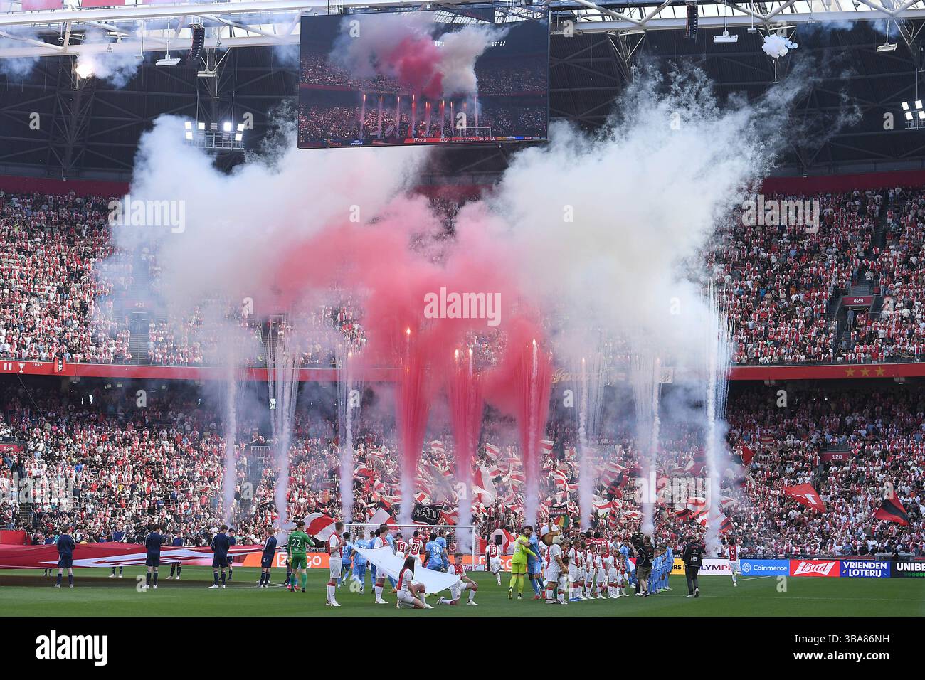 Amsterdam, Germany. 11th May, 2025. Fussball Ehrendivision 32. Spieltag ...