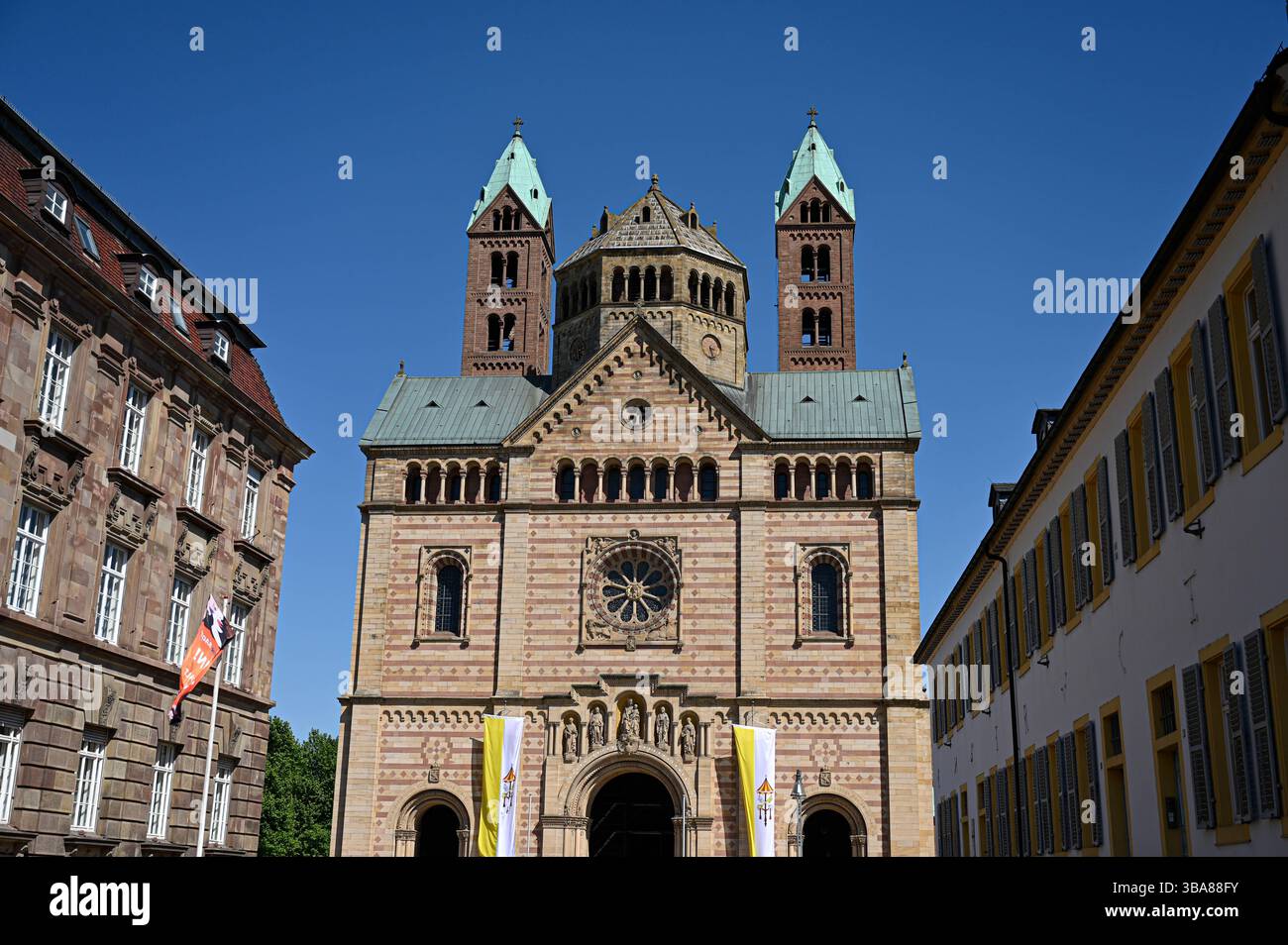 Dom zu Speyer in der rheinland-pfaelzischen Stadt Speyer Foto vom 10.05 ...