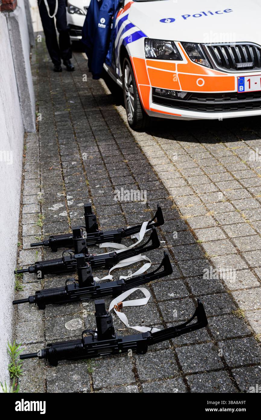 Belgian Police submachine gun Uzi | Uzi pistolet mitrailleur semi ...