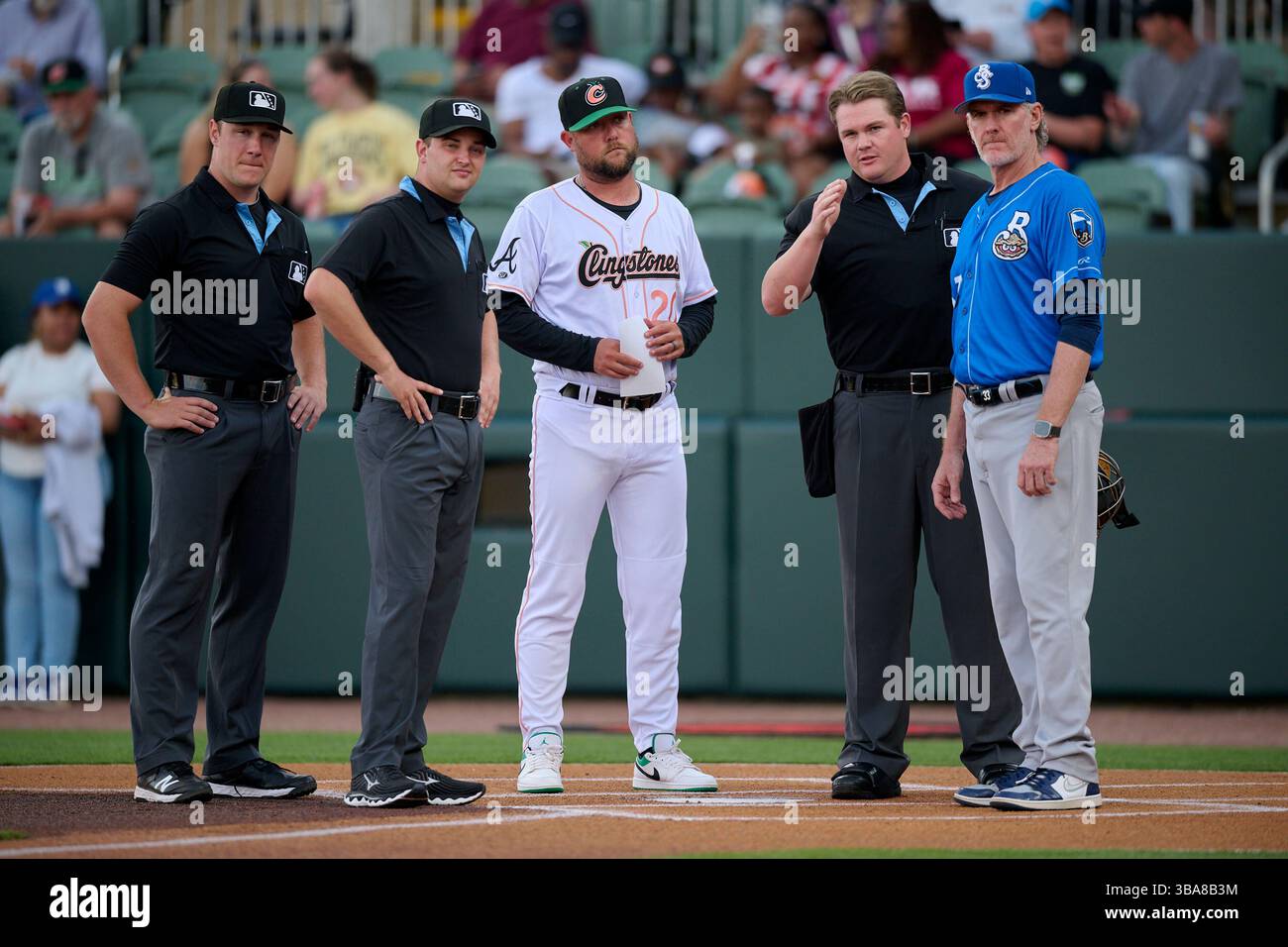 Columbus Clingstones manager Cody Gabella (20) during the lineup ...