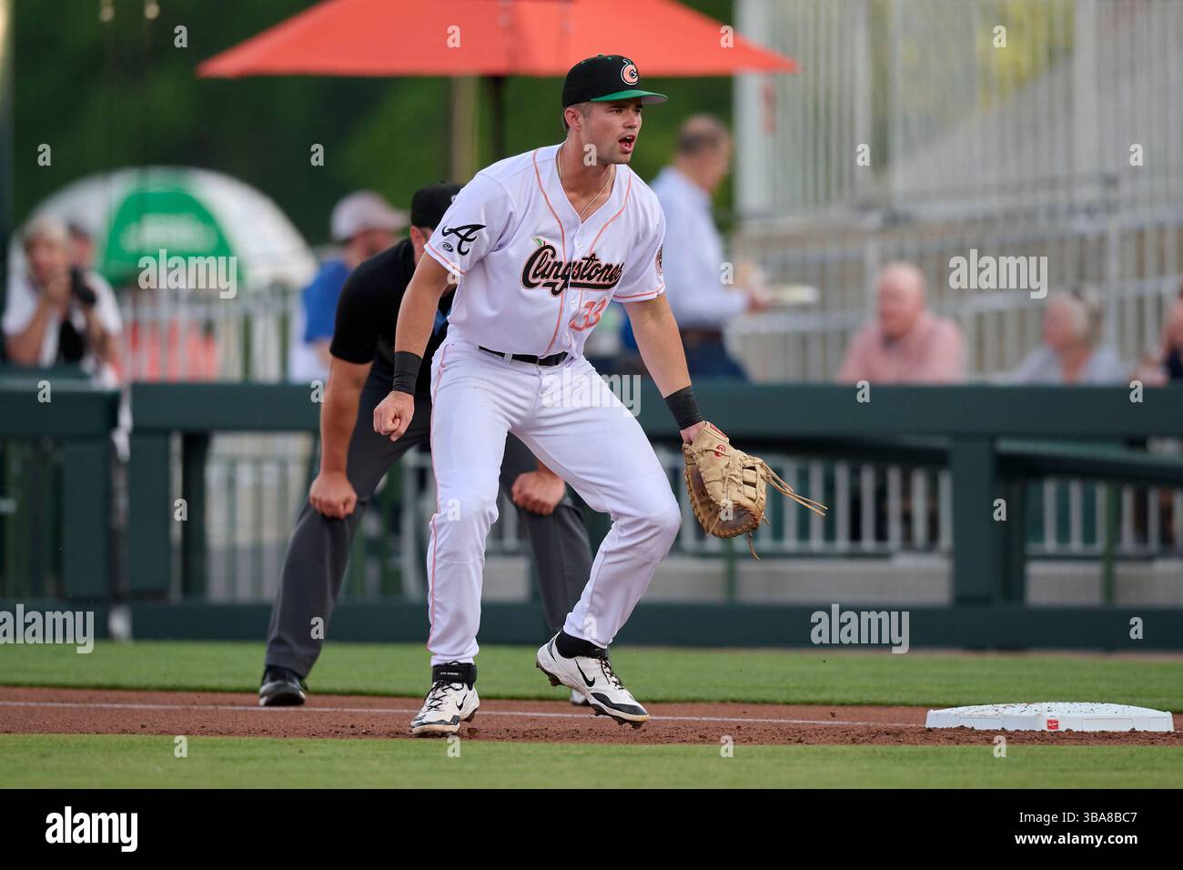 Columbus Clingstones first baseman Drew Compton (33) during an MiLB ...