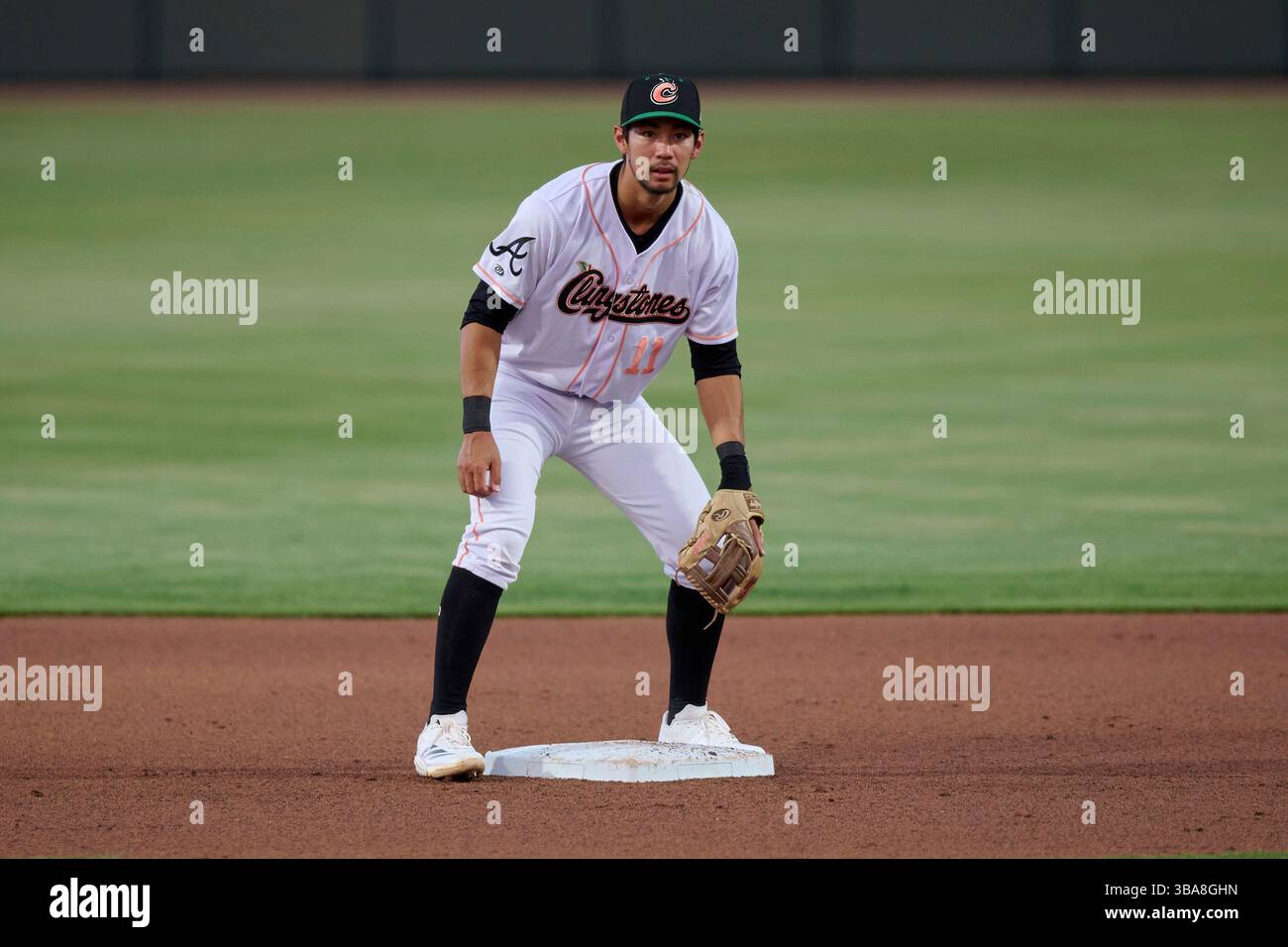 Columbus Clingstones second baseman Kobe Kato (11) fields a throw ...