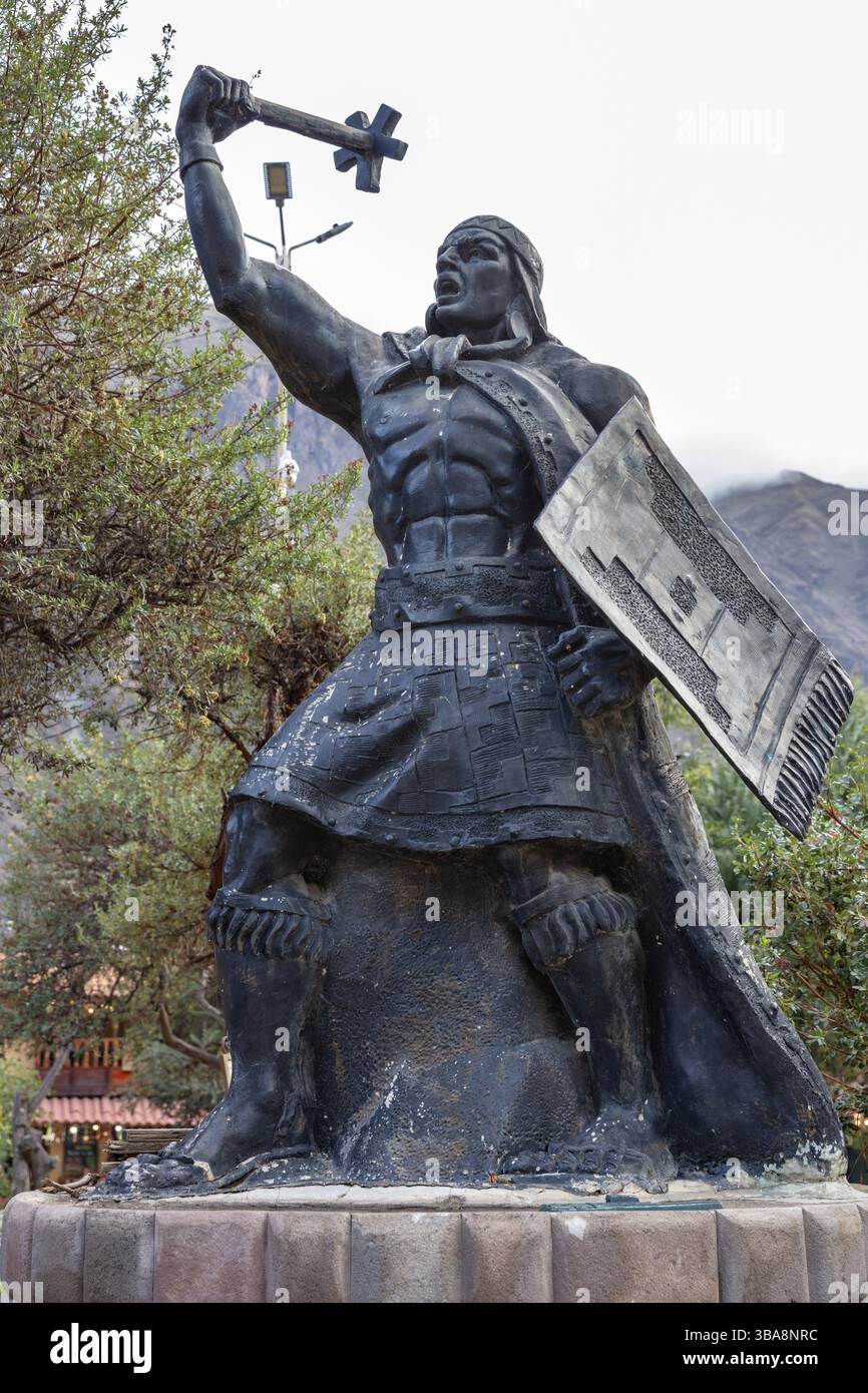 Statue of the Peruvian King of Inca Pachacutec, Ollantaytambo, Sacred ...