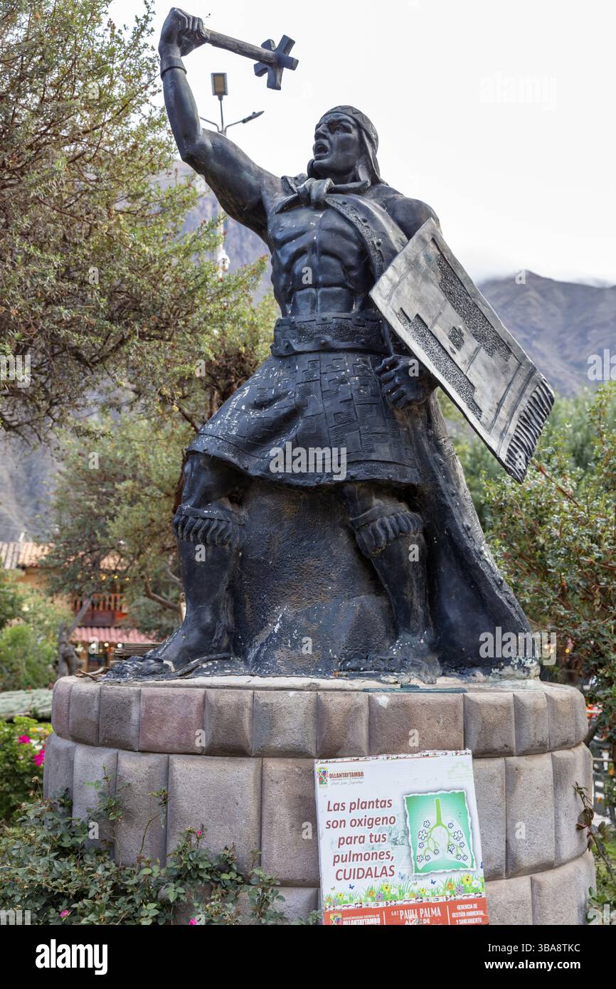 Statue of the Peruvian King of Inca Pachacutec, Ollantaytambo, Sacred ...