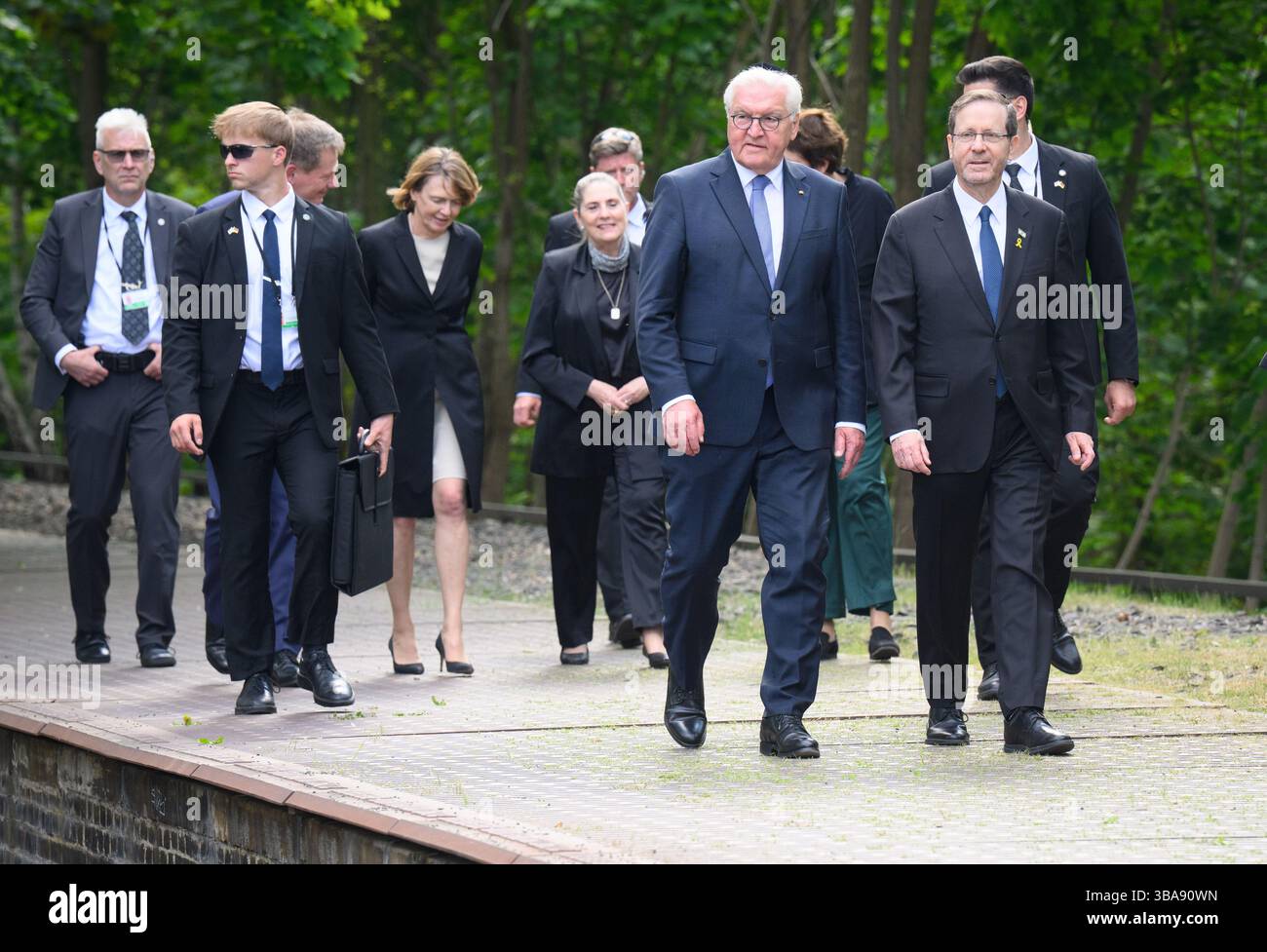 12 May 2025, Berlin: Federal President Frank-Walter Steinmeier and his ...