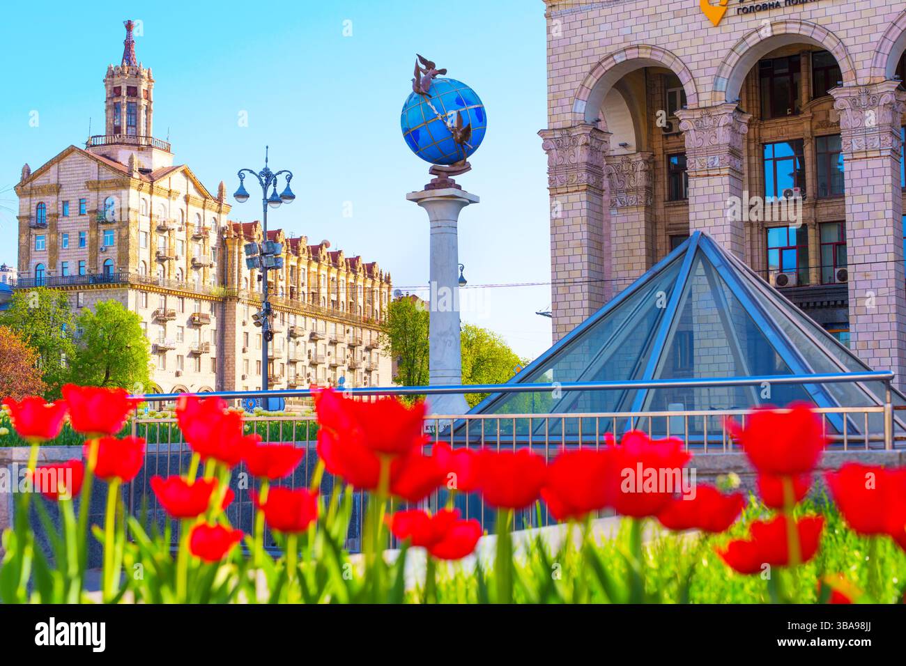 Kyiv, Ukraine - April 22, 2025: Colorful view of Maidan Nezalezhnosti ...