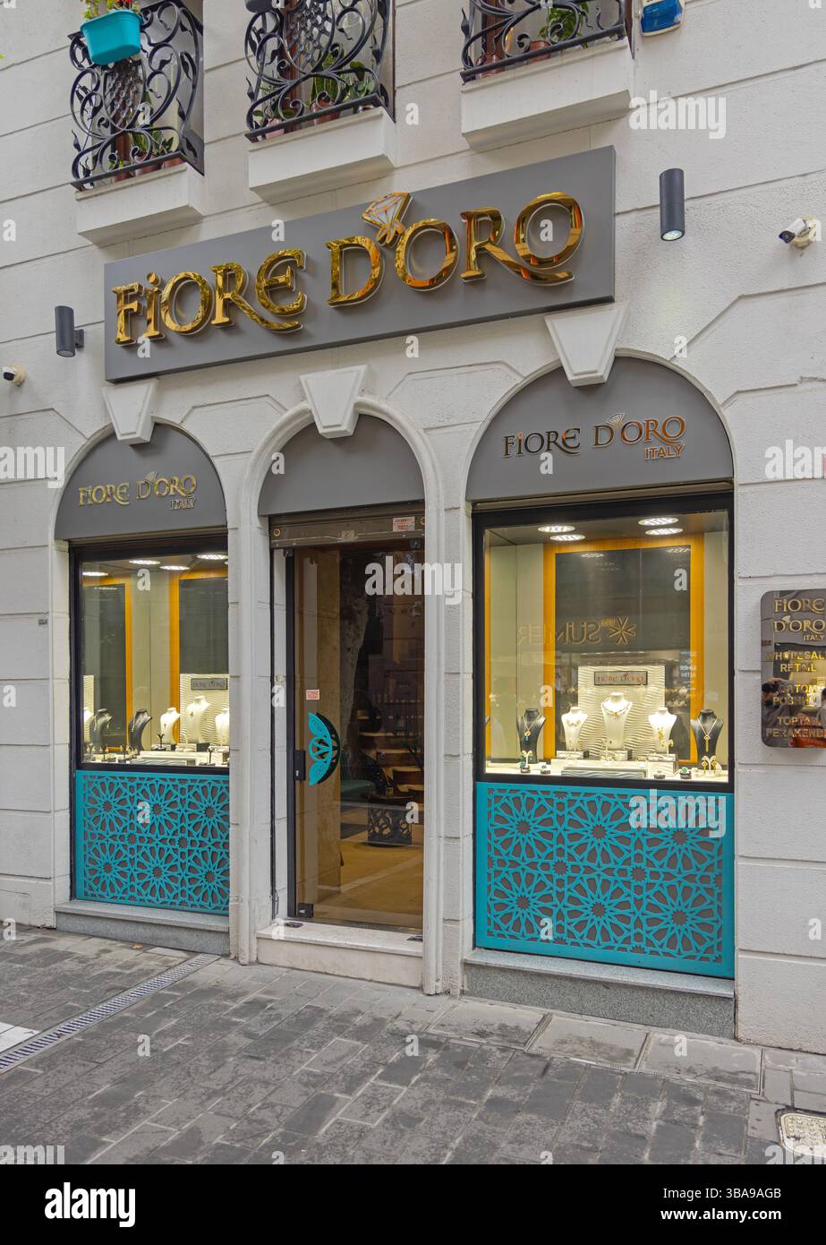 Jewelry store istanbul turkey hi-res stock photography and images - Alamy