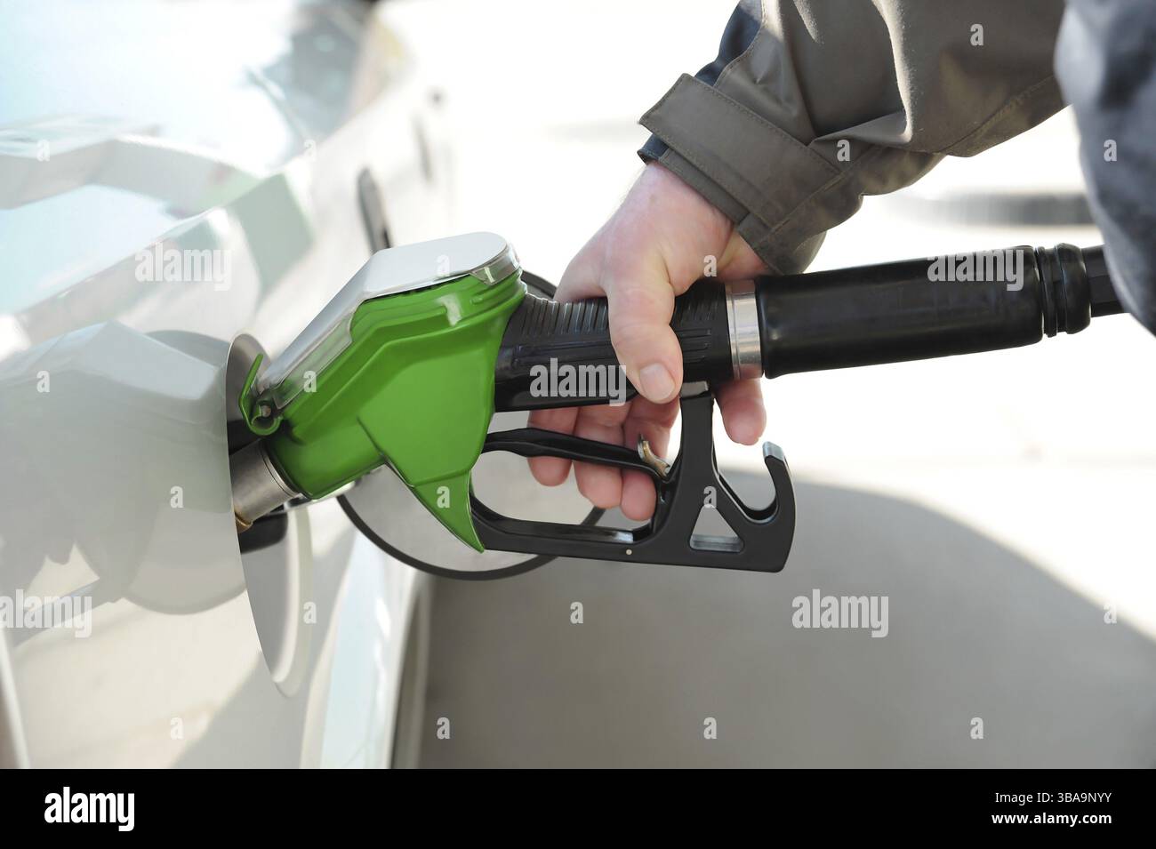 Fuel tanks fill hi-res stock photography and images - Alamy