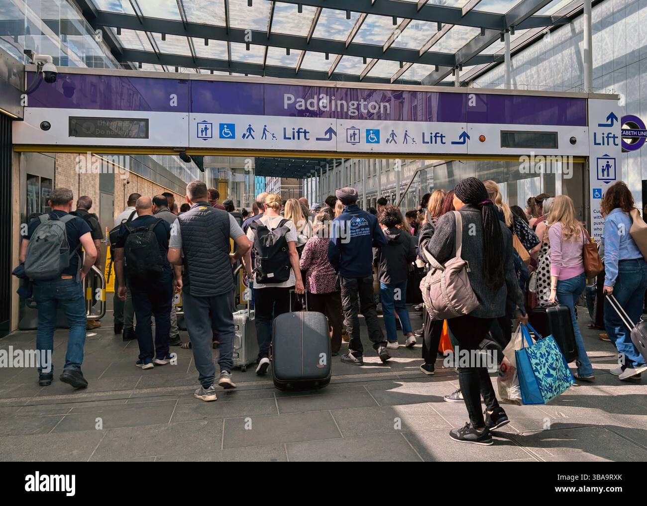 Passengers being turned away from Elizabeth line services at Paddington ...