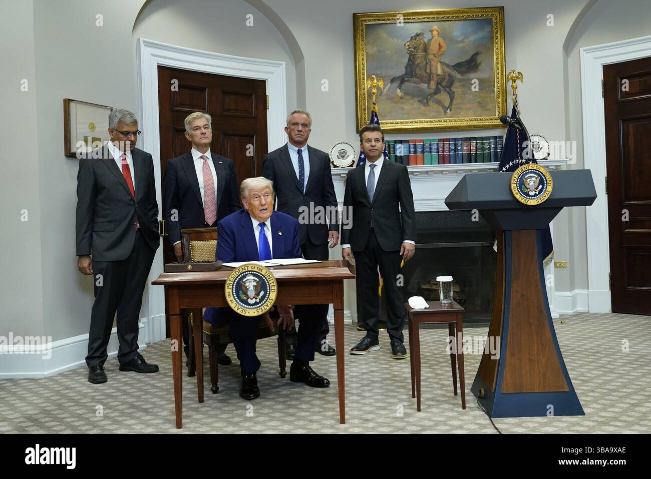 Donald trump pakistan hi-res stock photography and images - Alamy