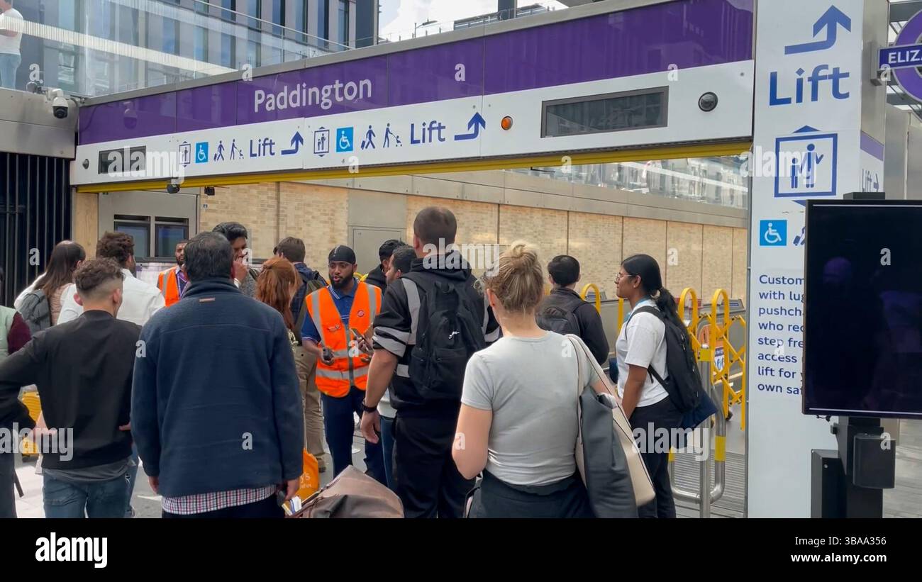 Passengers at Paddington Station in London, after London Underground ...