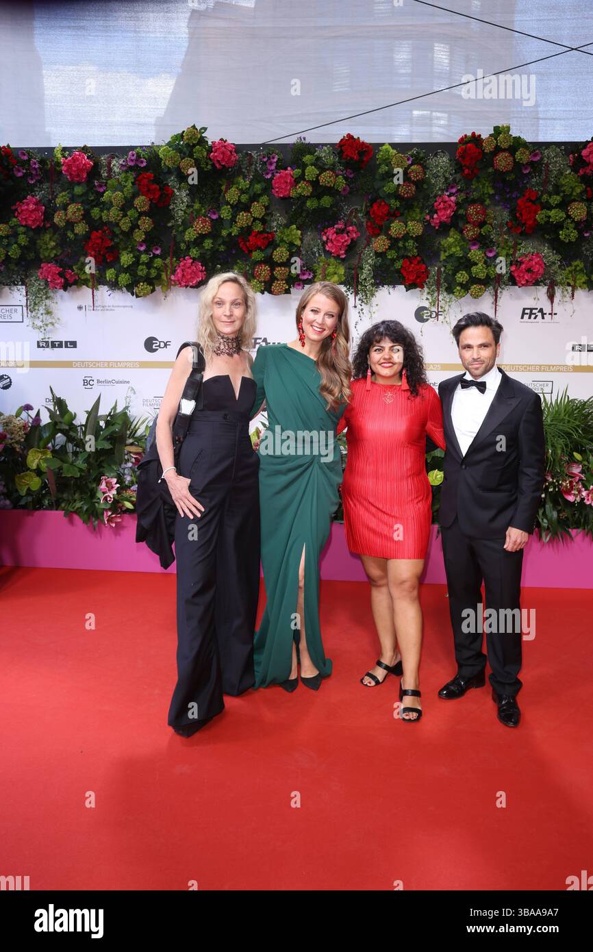 Award - Deutscher Filmpreis 2025 - Roter Teppich Jeanette Hain, Nina ...