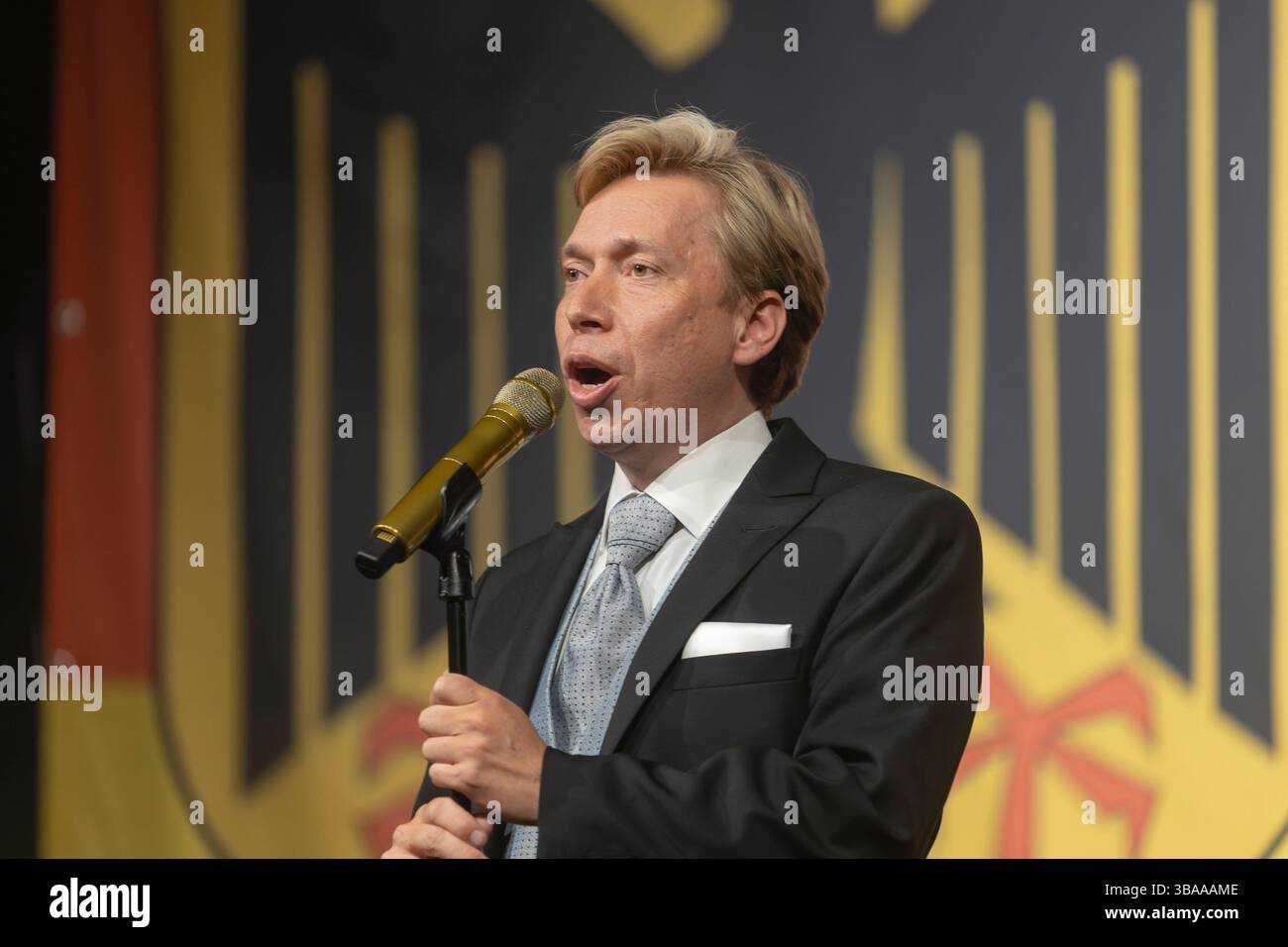 Helmut Werner ist der Manager von Volksmusik-Star Heino - bürgerlich ...