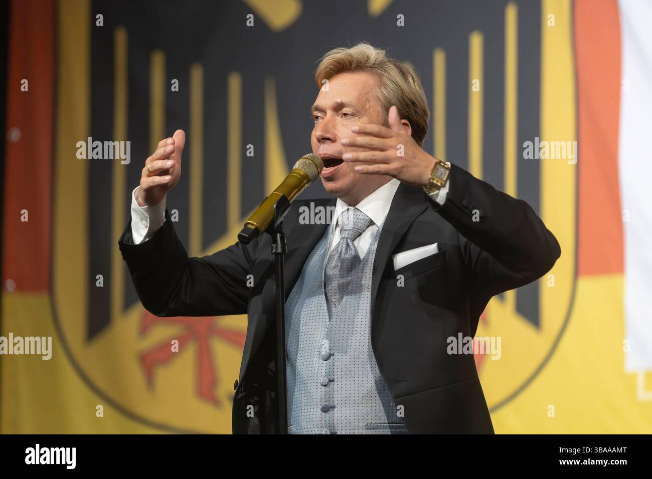Helmut Werner ist der Manager von Volksmusik-Star Heino - bürgerlich ...