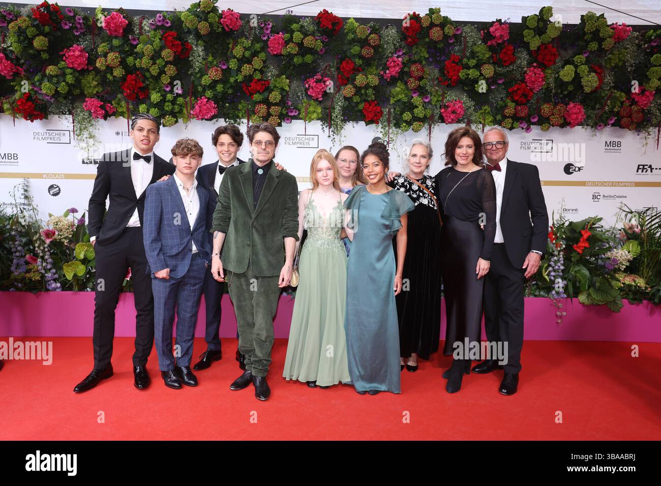 Award - Deutscher Filmpreis 2025 - Roter Teppich Emile Cherif beim ...