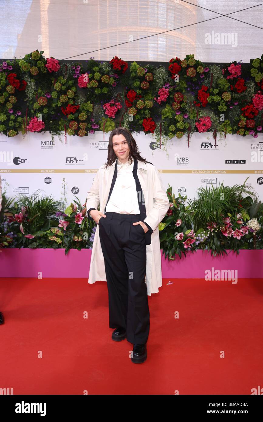 Award - Deutscher Filmpreis 2025 - Roter Teppich Helge Mark Lodder beim ...