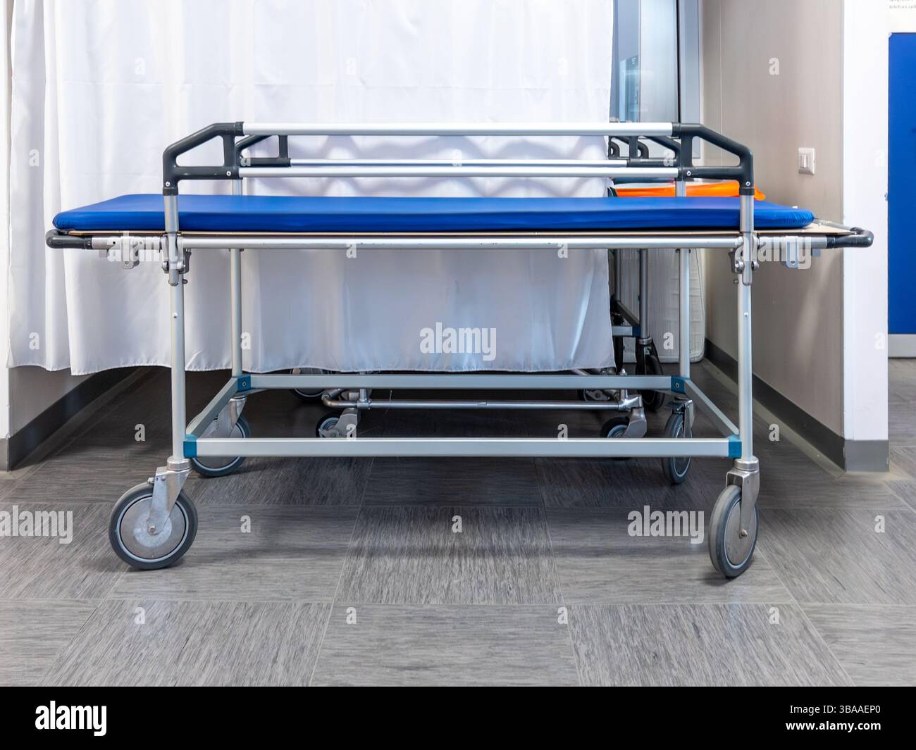 MRI stretcher in corridor of resonance imaging room Stock Photo - Alamy