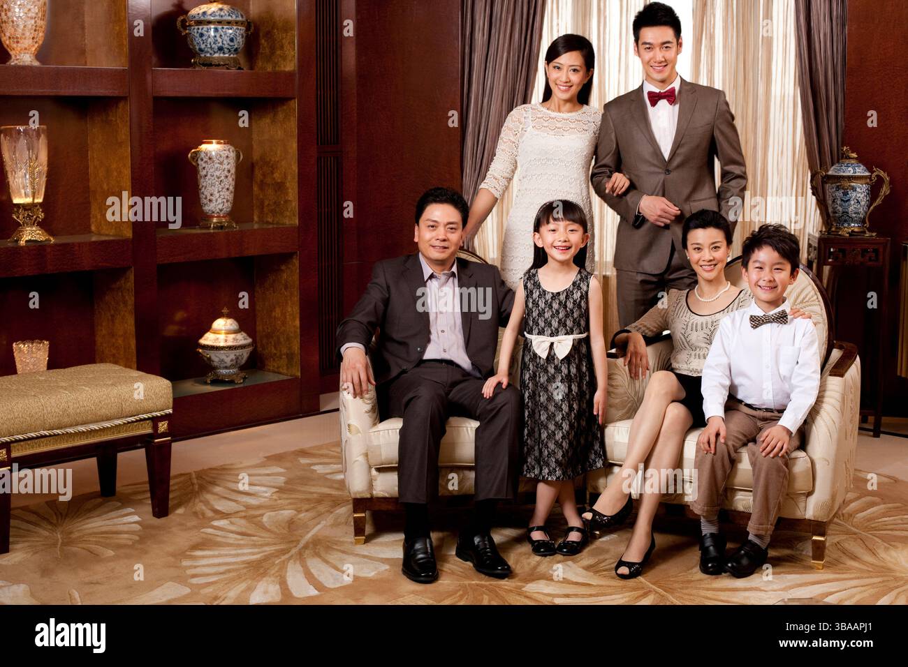 Portrait of a big Chinese family in a luxurious room Stock Photo - Alamy