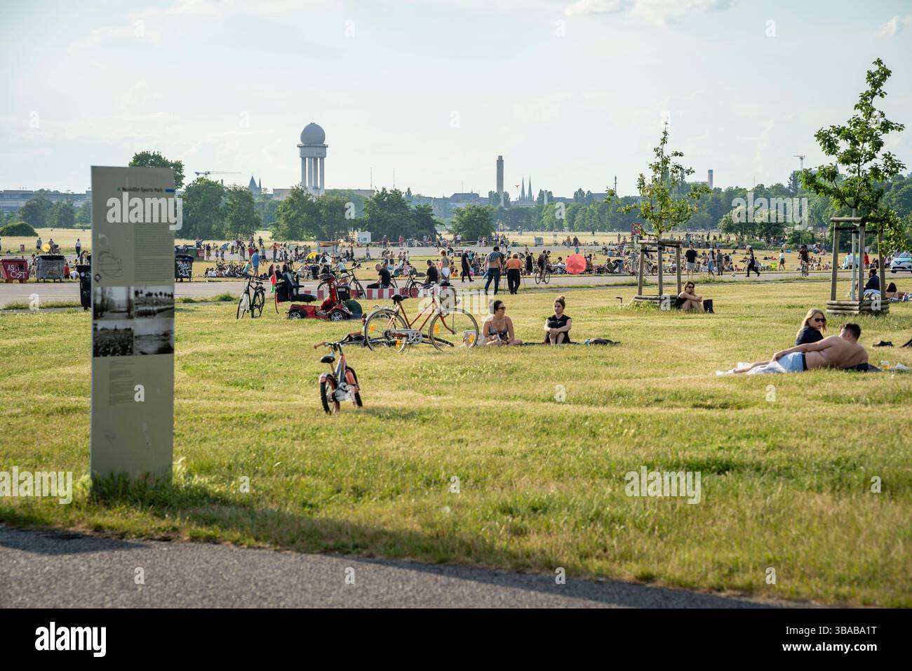 Berlin - Tempelhofer Feld Berlin - Tempelhofer Feld Das Tempelhofer ...