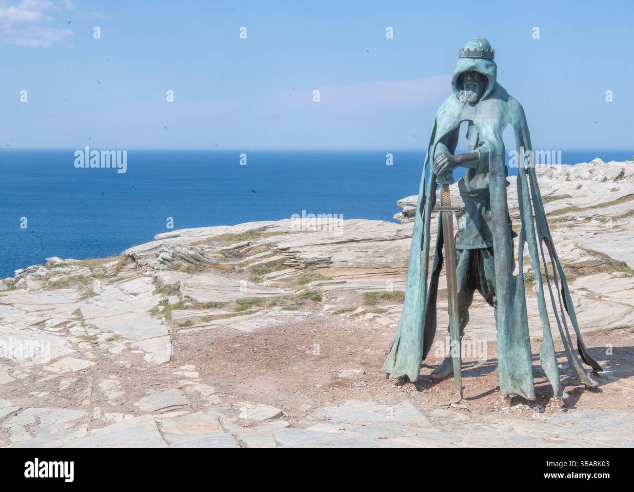 Gallos - King Arthur Sculpture Tintagel Castle North Cornwall Stock ...