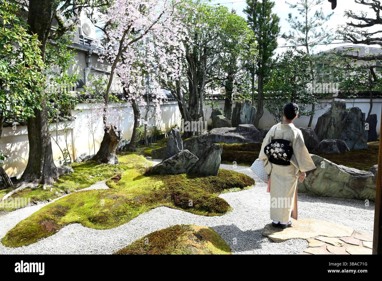 Mirei Shigemori Garden Museum, the Shigemori Residence is a traditional town house with an ...