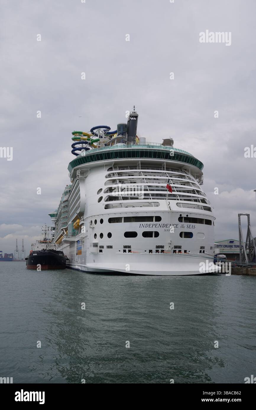 Royal Caribbean vessel Independence of the Seas docked at port of ...