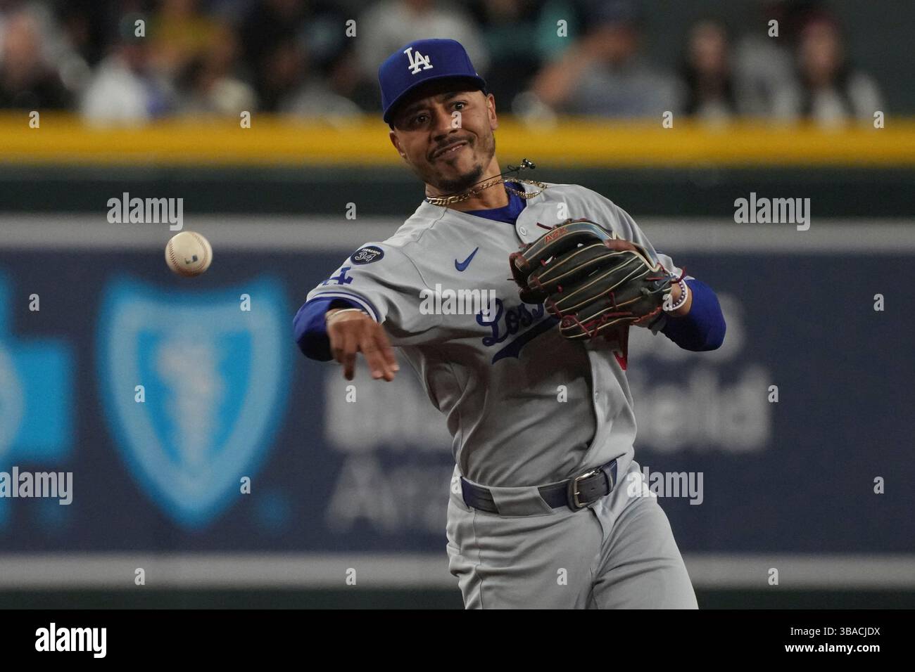 Los Angeles Dodgers shortstop Mookie Betts (50) against the Arizona ...