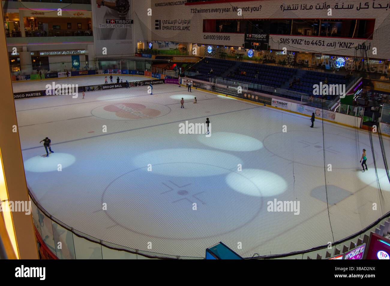Well lit sports arena hi-res stock photography and images - Alamy