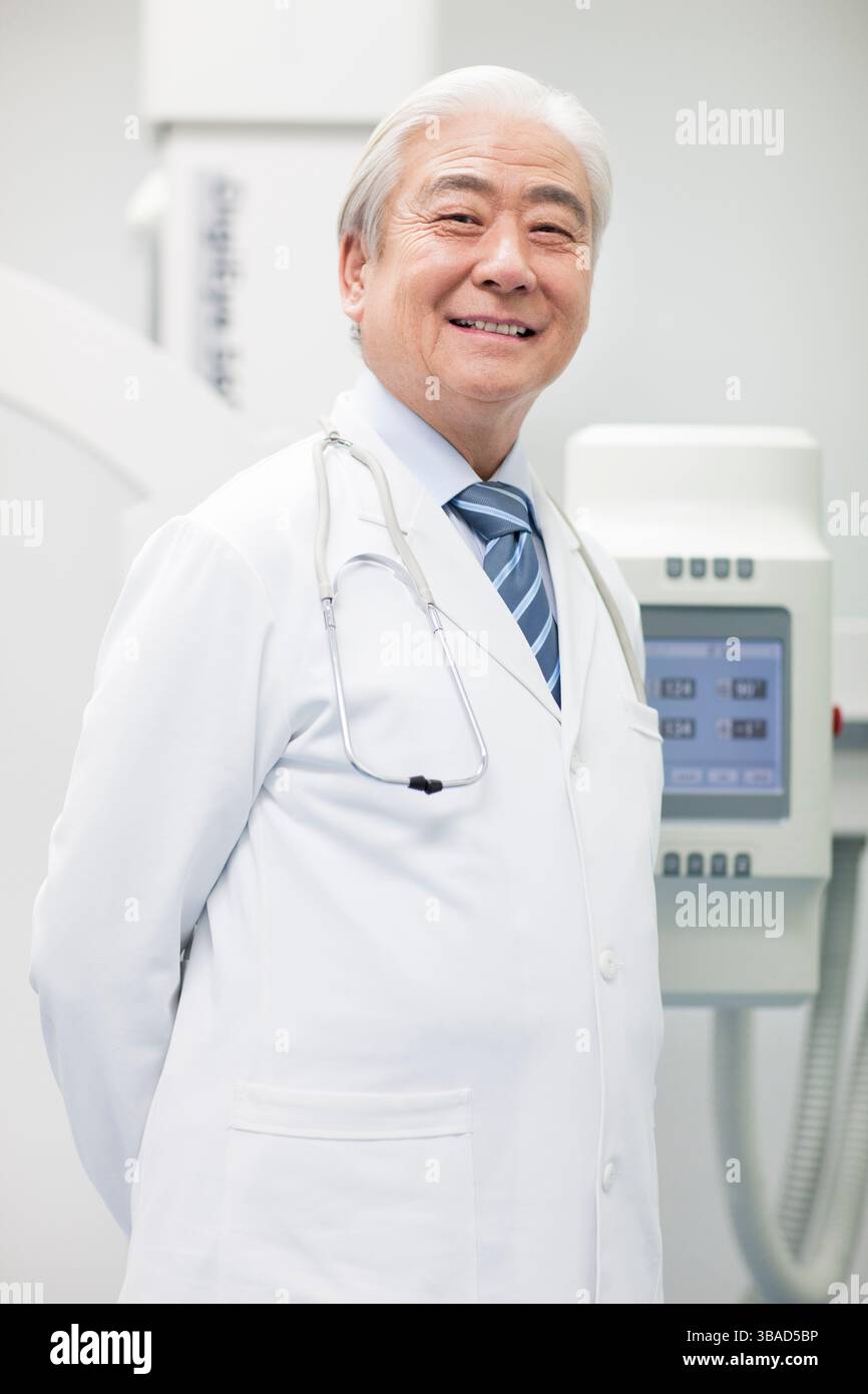 Male Chinese doctor with MRI scanner Stock Photo - Alamy