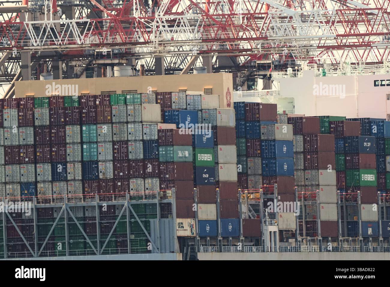 A container ship is moored at the port of the port of New York & New ...