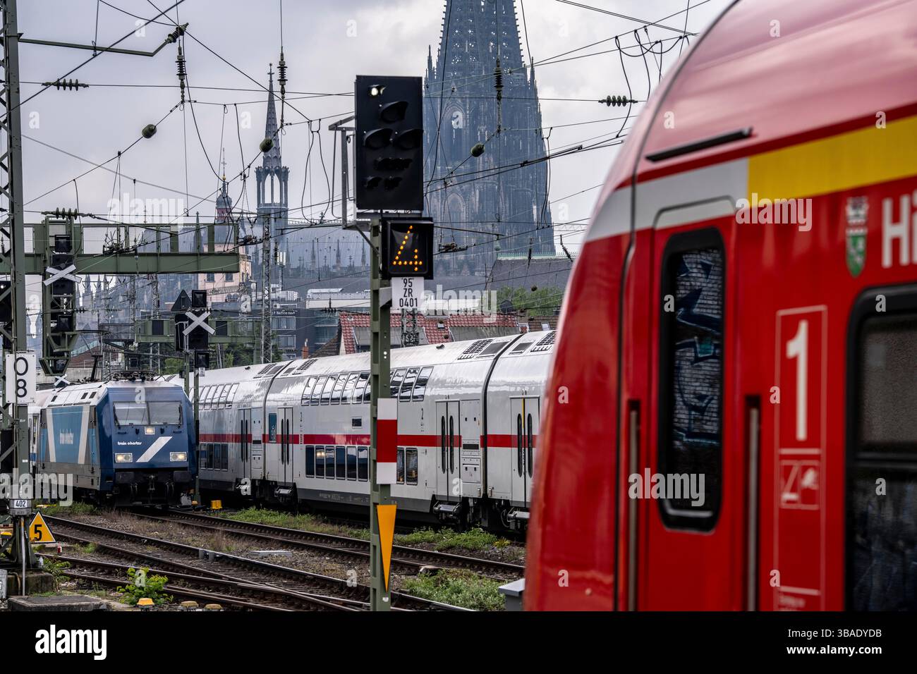 Rail transport between Cologne main station and Cologne-Hansaring ...