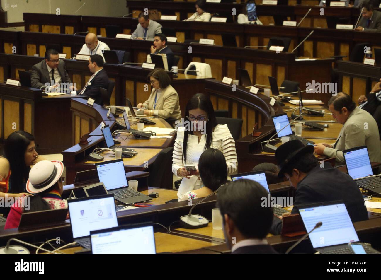 ÃöLTIMUM DAY OF PLENARY SESSIONS OF THE NATIONAL ASSEMBLY Quito, Monday ...
