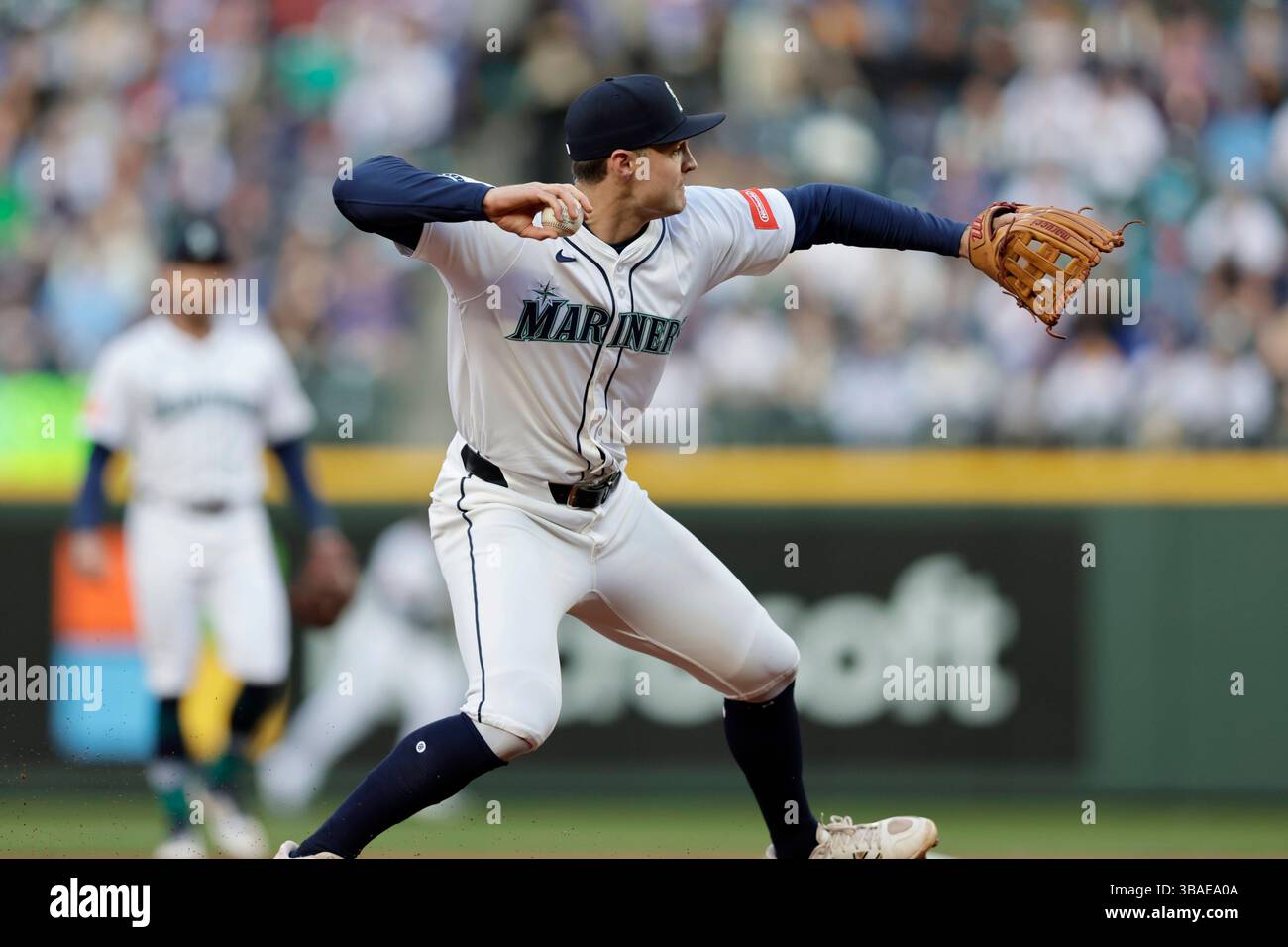 Seattle Mariners third baseman Ben Williamson throws to first after ...