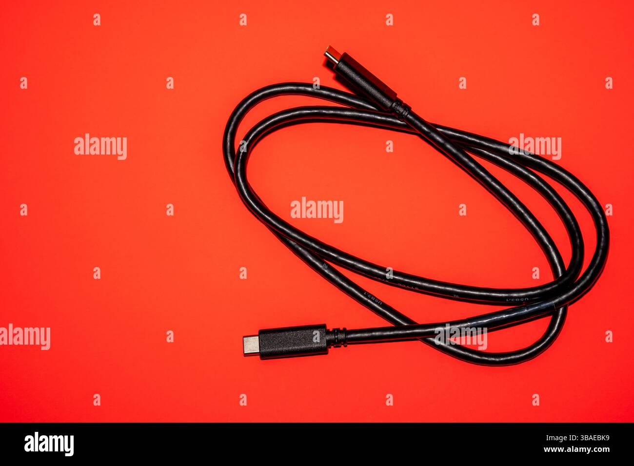 USB-C to USB-C Cable Stock Photo - Alamy