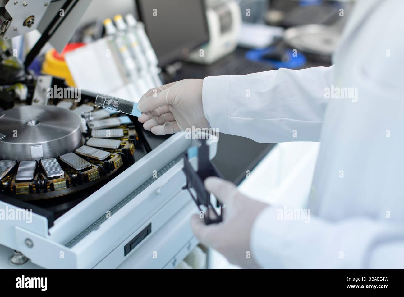 Chinese researcher working in laboratory Stock Photo - Alamy