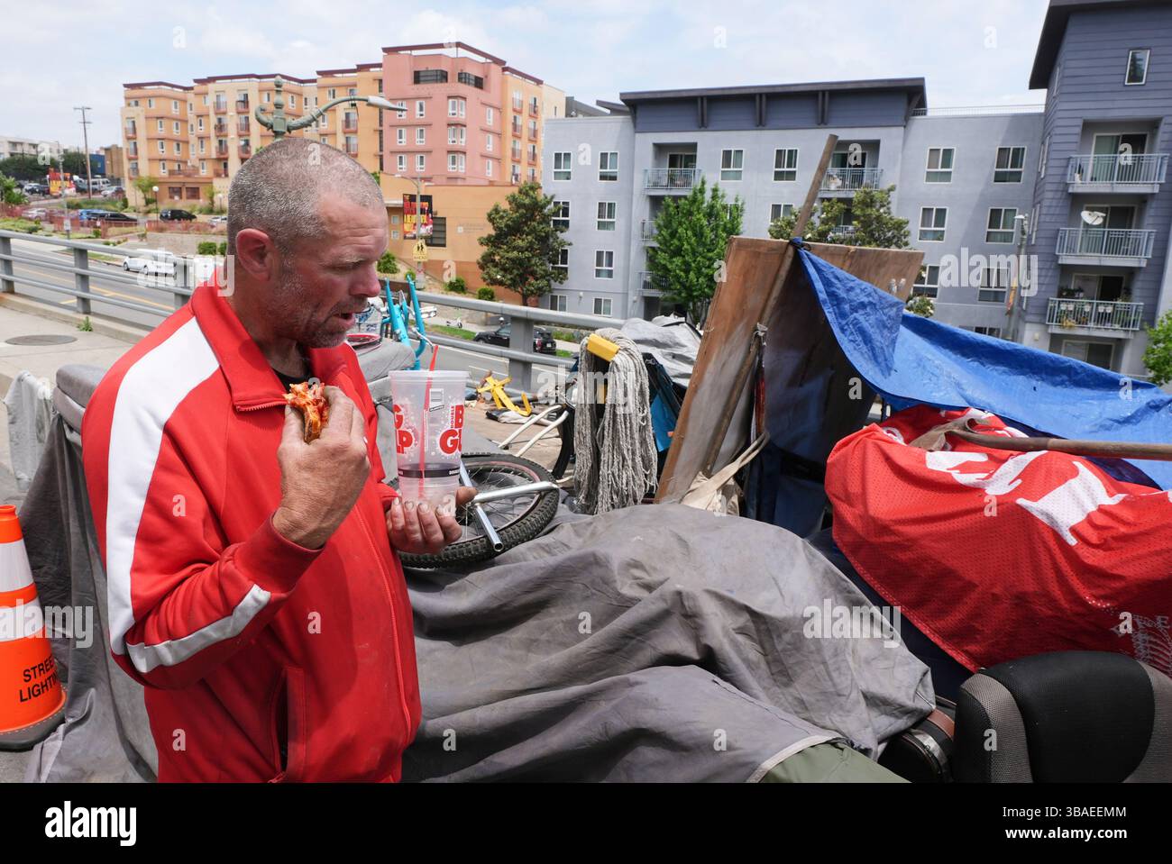 Scott Robertson Serge eats lunch in a homeless encampment where he ...