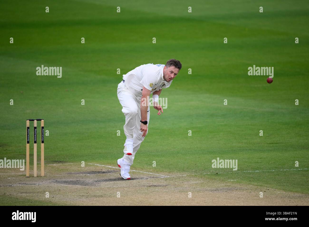 Ollie robinson bowler hi-res stock photography and images - Alamy