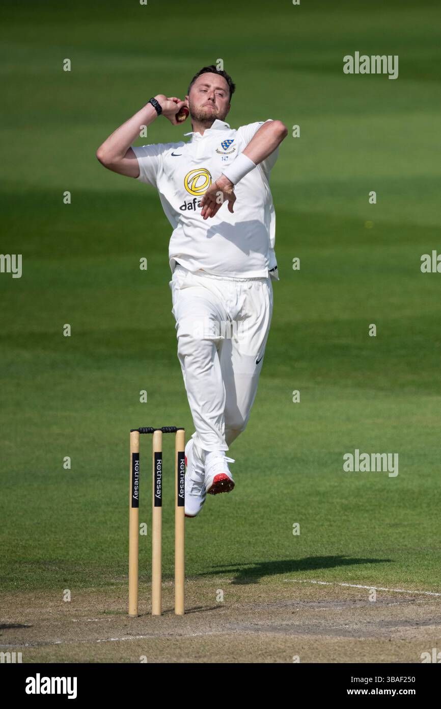 Ollie robinson bowler hi-res stock photography and images - Alamy