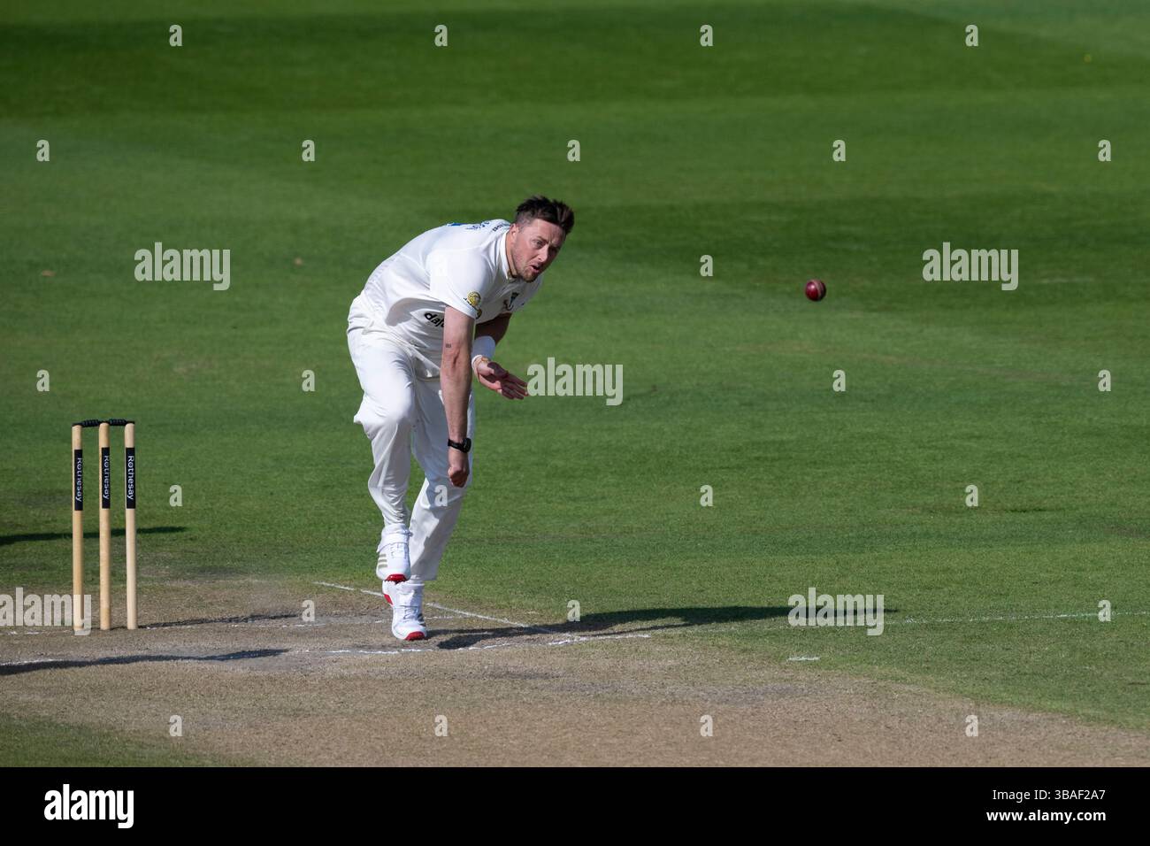 Ollie robinson bowler hi-res stock photography and images - Alamy