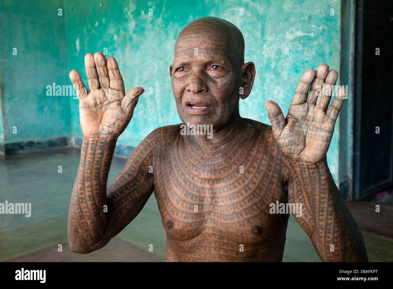 His entire body tattooed with Sanskrit god Ram, Ramnami Samaj sect's ...