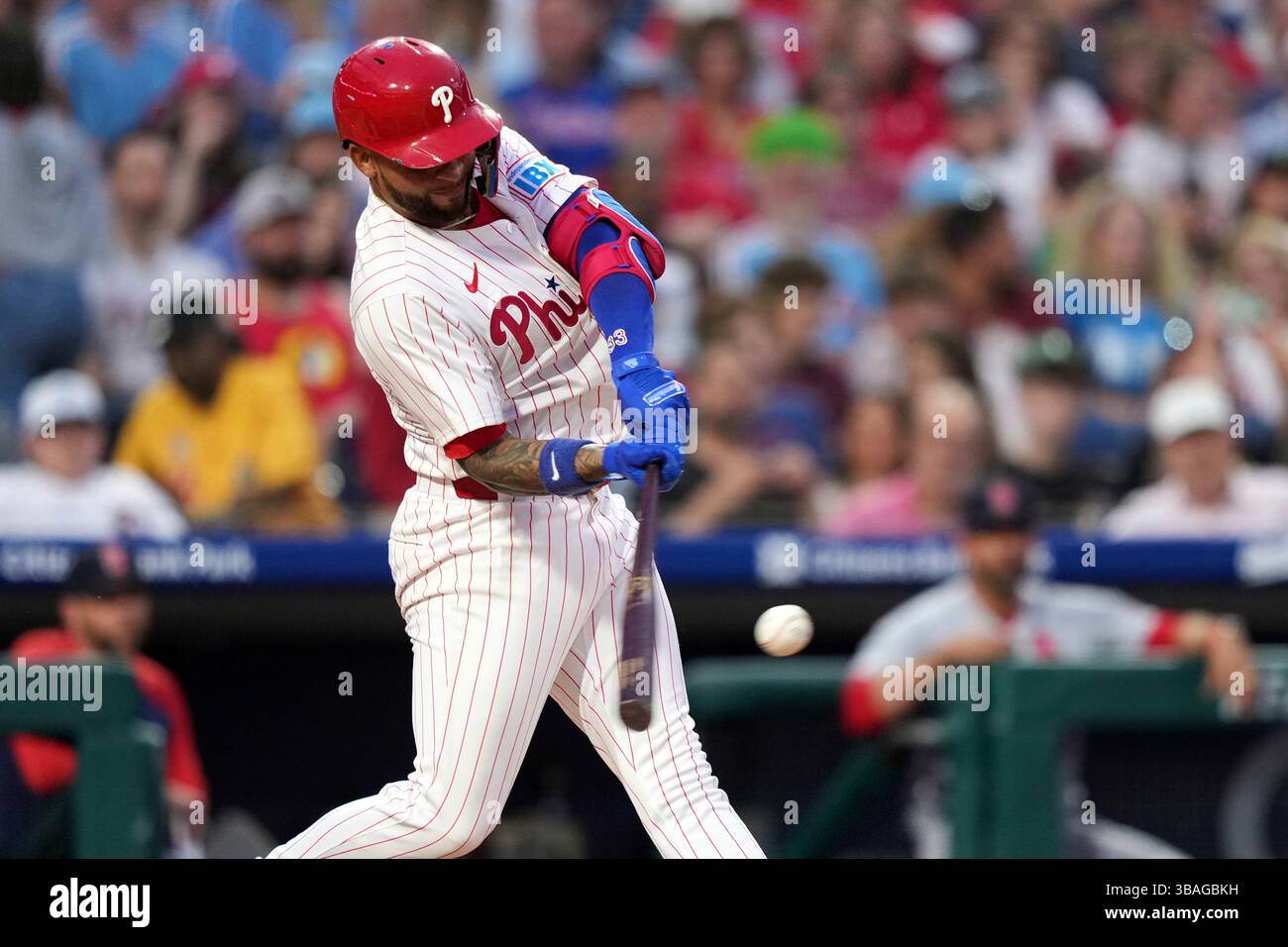 Philadelphia Phillies' Edmundo Sosa hits a run-scoring single against ...