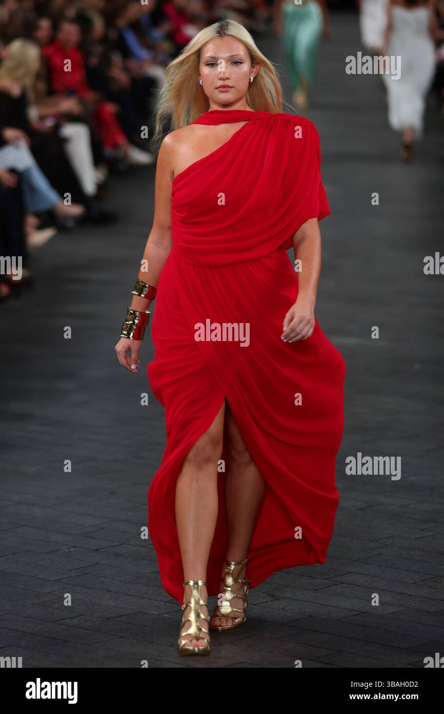 SYDNEY, AUSTRALIA - MAY 12: A Model walks the runway during Carla ...