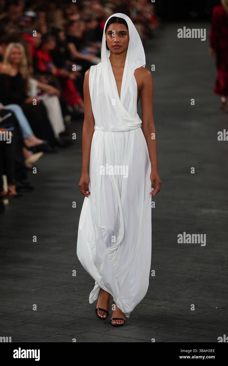 SYDNEY, AUSTRALIA - MAY 12: A Model walks the runway during Carla ...