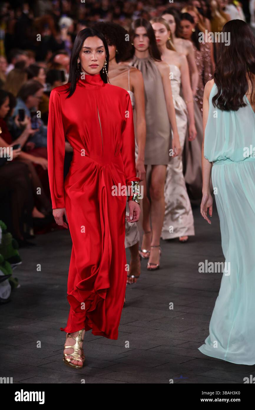 SYDNEY, AUSTRALIA - MAY 12: A Model walks the runway during Carla ...