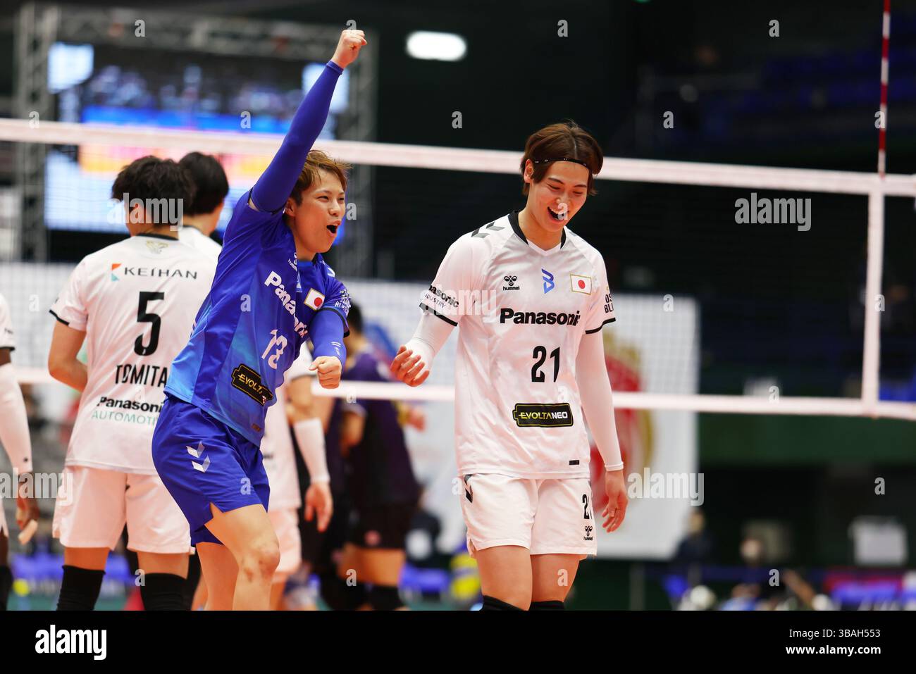 Panasonic Arena, Osaka, Japan. 12th May, 2025. (L to R) Tomohiro ...