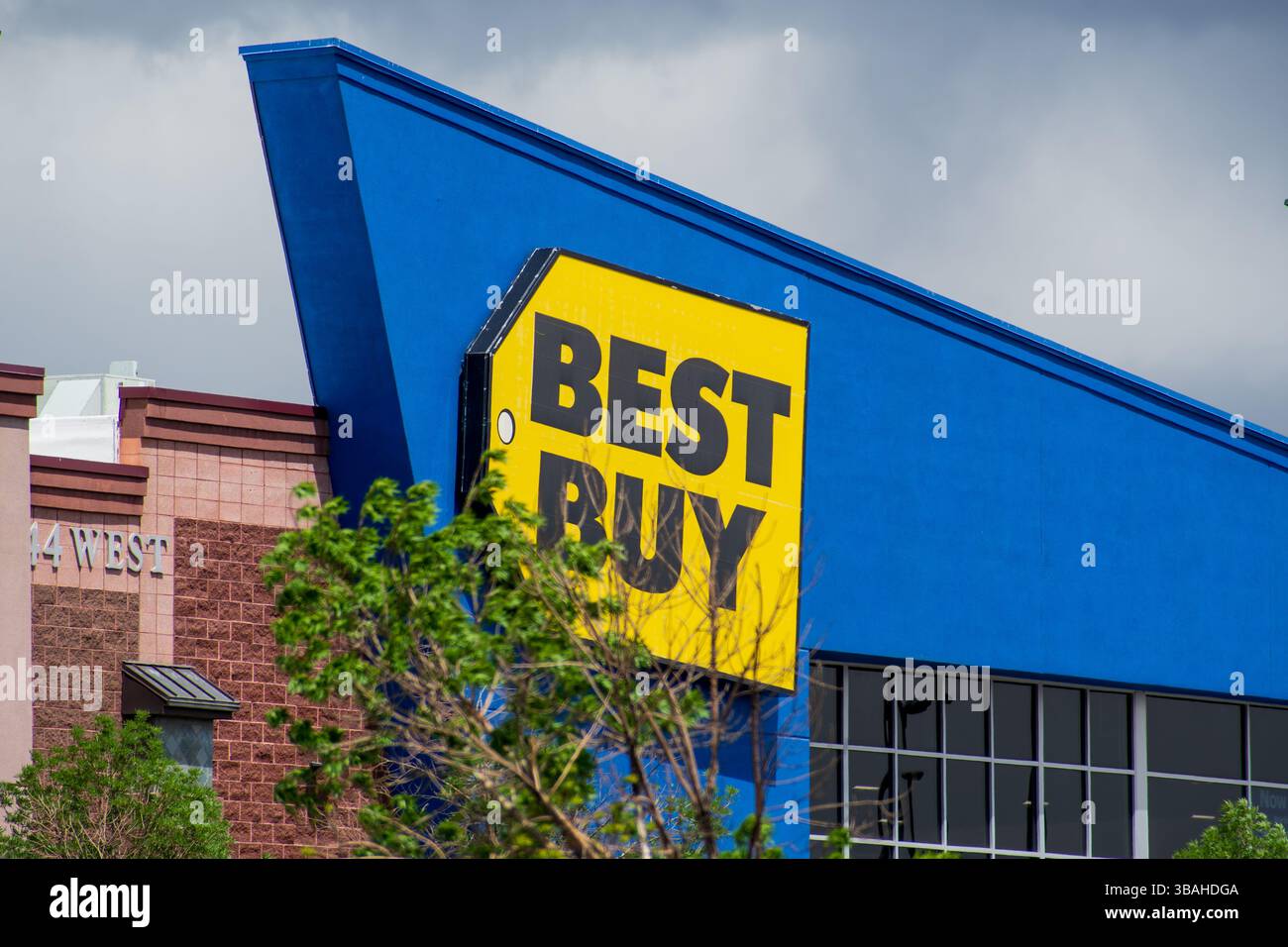 Best buy store hi-res stock photography and images - Alamy