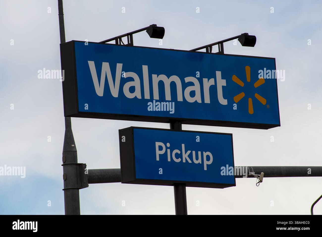Walmart supercenter hi-res stock photography and images - Alamy