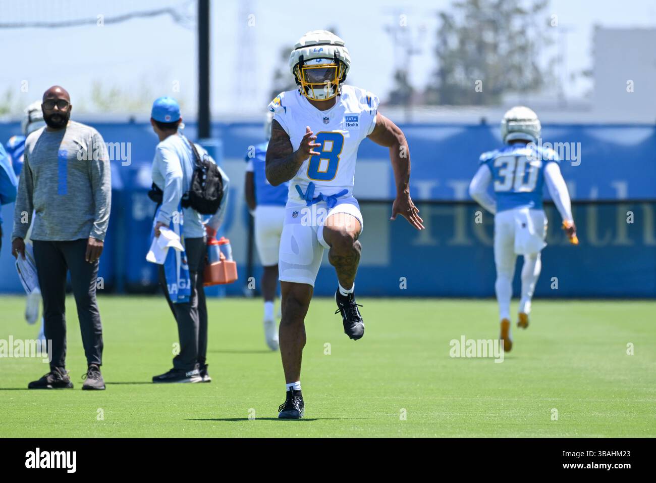 Los Angeles Chargers running back Omarion Hampton (8) during Los ...